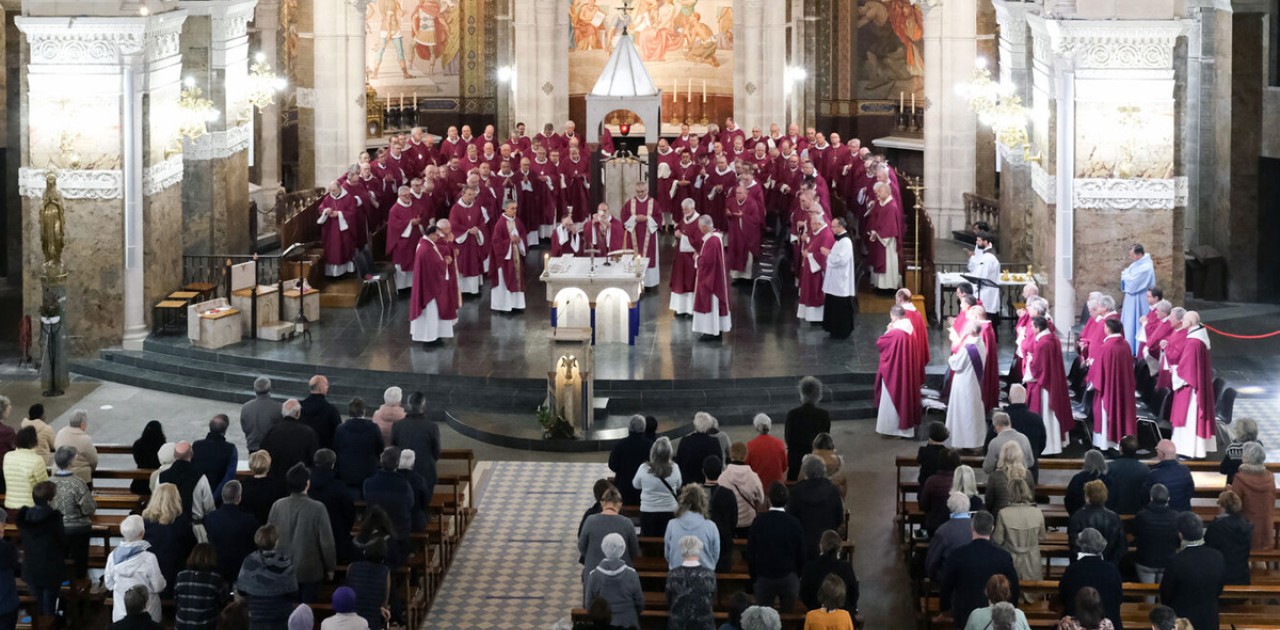 Réunis à Lourdes, les évêques dialoguent avec des laïcs sur les ... Réunis à Lourdes, les évêques dialoguent avec des laïcs sur les ...